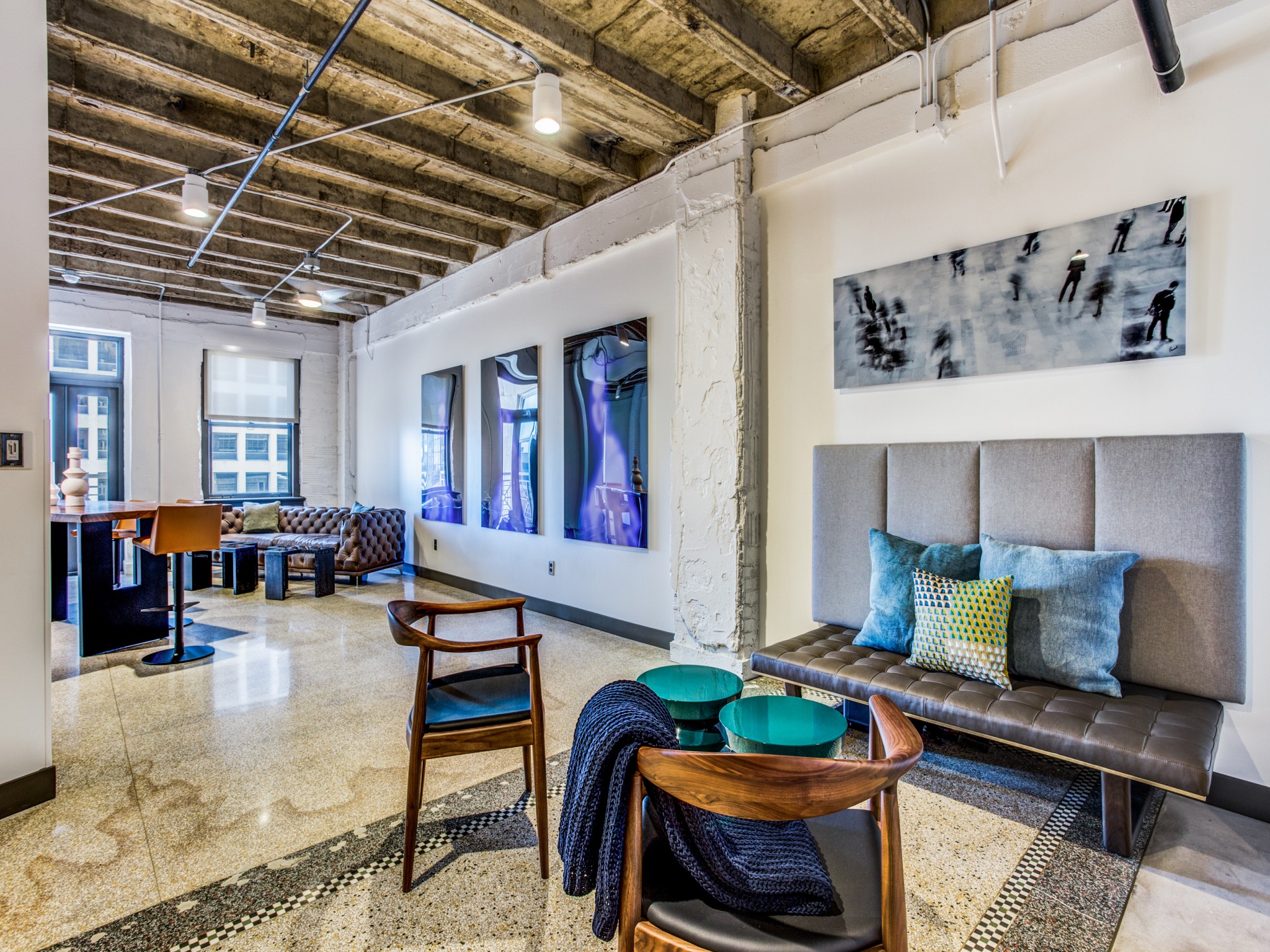 View Photos of The Drakestone Apartments in Dallas, TX